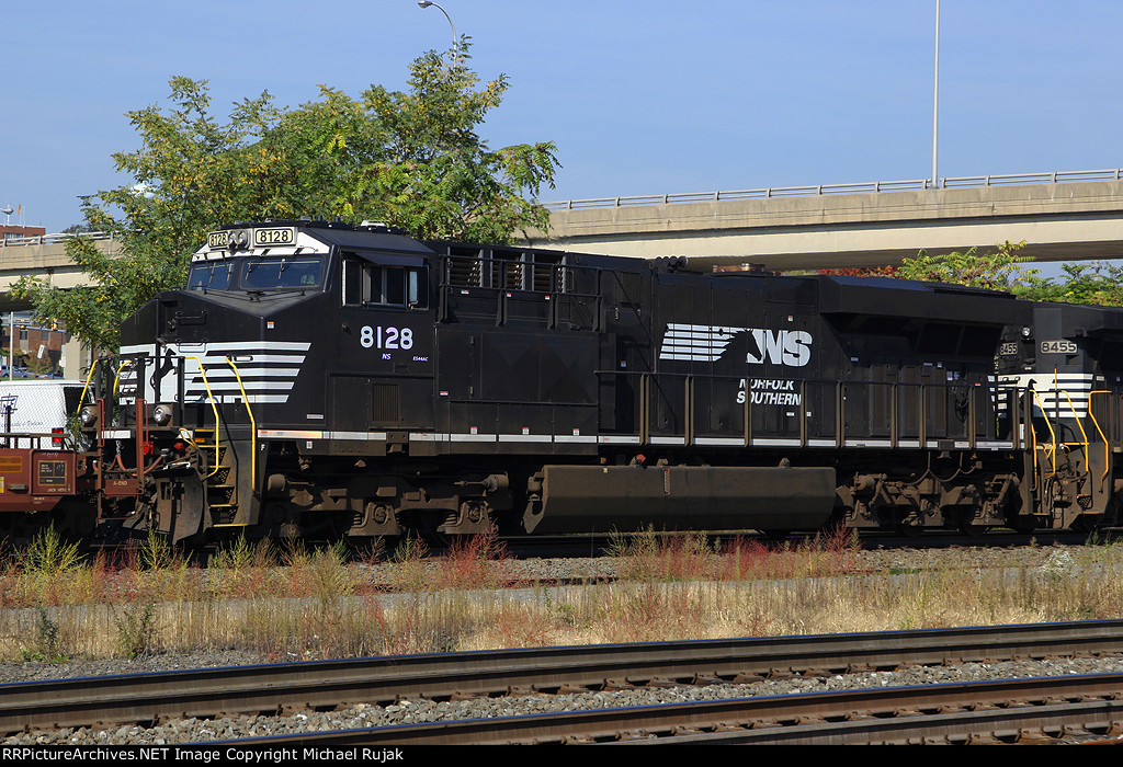 NS 8128